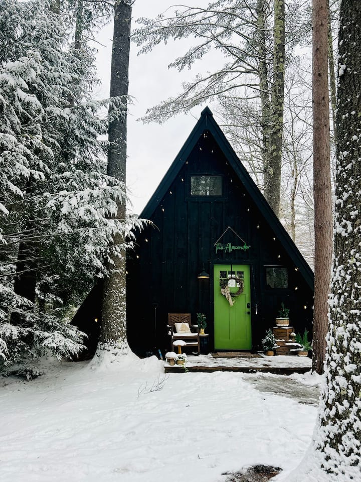 Tiny Riverfront A-frame W/ Mountain Views, Hot Tub - New Hampshire (State)