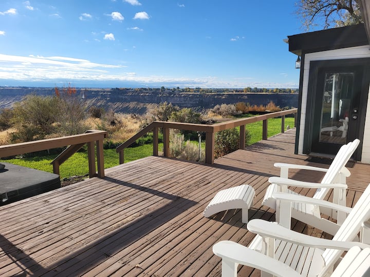 Rimview Haven: Hot Tub & Waterfall Trail! - Jerome, ID