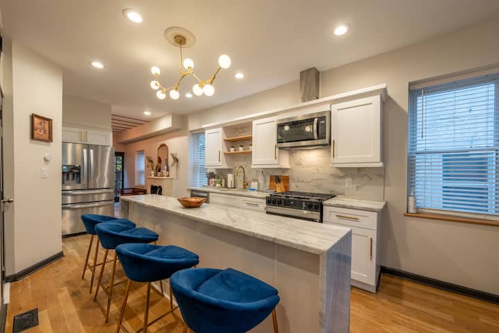 Charming 2 Bedroom Rowhome W/ Outdoor Urban Oasis - Philadelphia