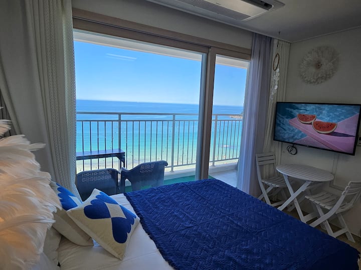 양양E7. 12정면오션뷰/고층/넓은테라스/풀옵션/셀프체크인/ott가능/파라솔+의자 - South Korea