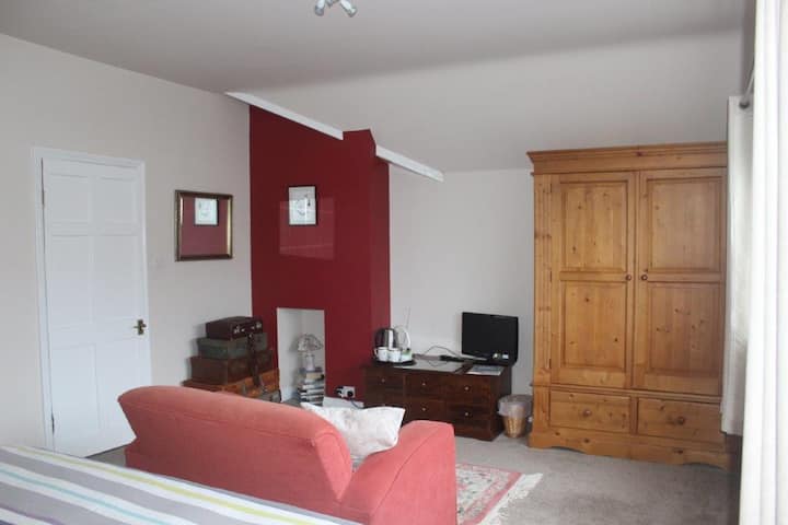Free Parking, Breakfast And Private Bathroom - Filey