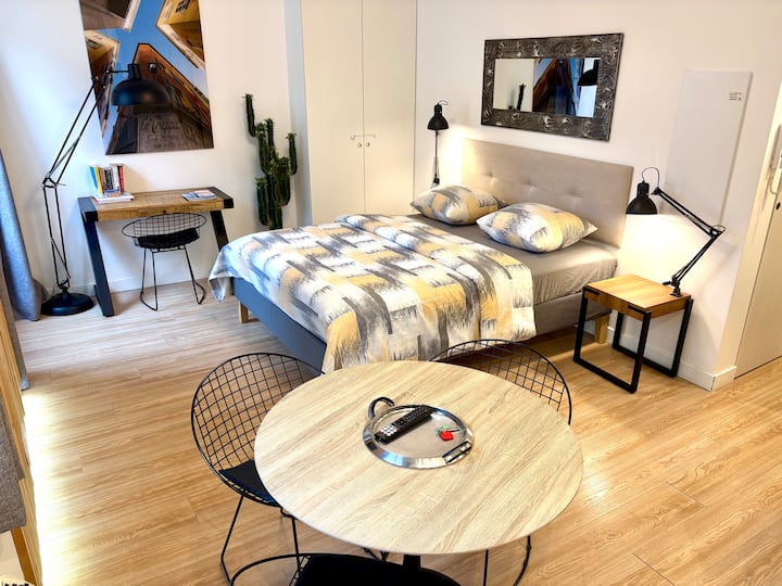 Nice, Beau Studio Sécurisé à Garibaldi - Nice