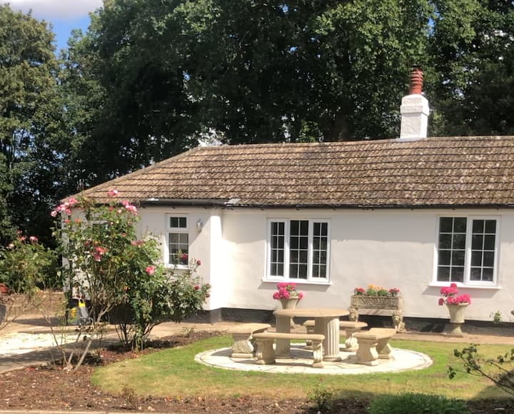 Charming Picturesque Country Cottage - United Kingdom