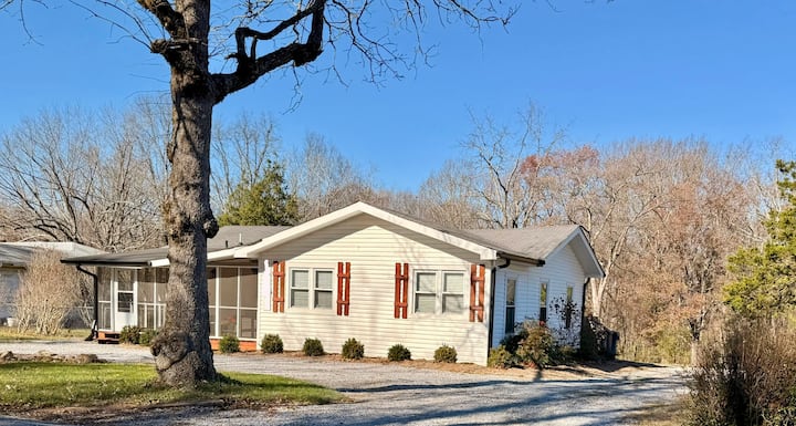 Mountain Cottage - Signal Mountain, TN