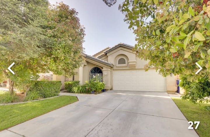 Charming Home
5 Bedrooms.10 Beds With Ev Charger - Bakersfield, CA