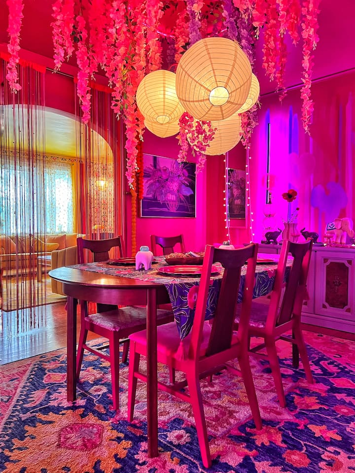 Immersive Art Retreat On Historic Main Street! - Elizabeth City, NC