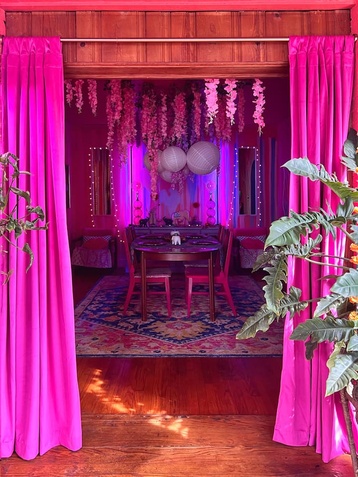 Immersive Art Retreat On Historic Main Street! - Camden, NC