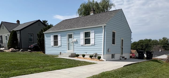 Charming 4 Bed - 1 Bath House In Omaha. 3br - Omaha, NE