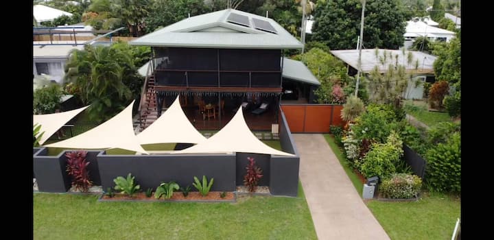 Palm Cove Upper 3-bedroom Apartment - Cairns