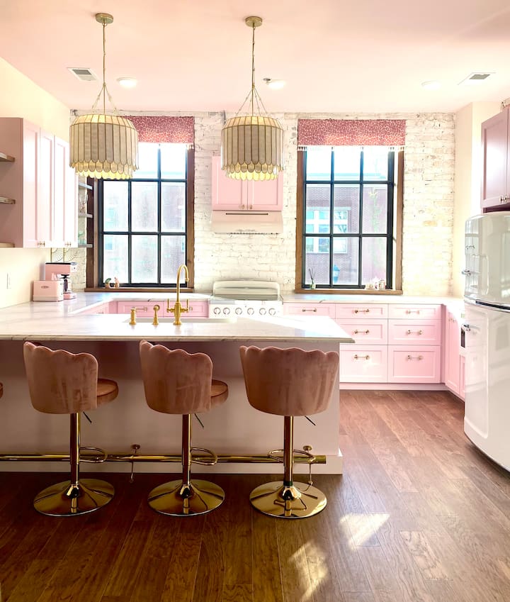 Luxury Retro Loft + Rooftop, Steps From Choo Choo - Chattanooga, TN