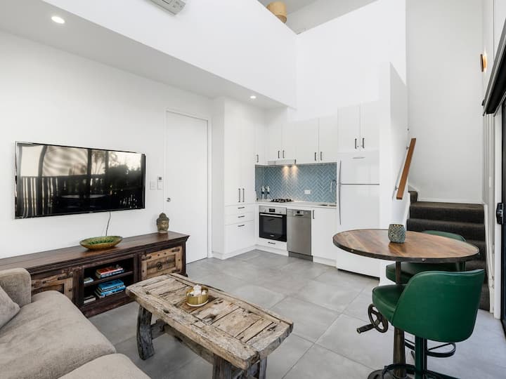 Two Story Coastal Retreat On Nautilus Way - Kingscliff