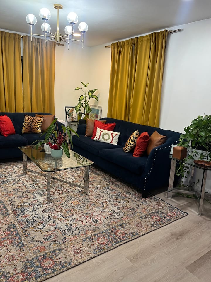 Urban Jungle Oasis 2 Bedrooms - Tampa, FL