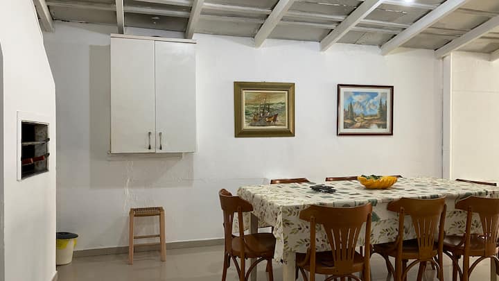 Casa No Centro | 350m Praia | 4 Suítes | 3 Vagas - Balneário Camboriú