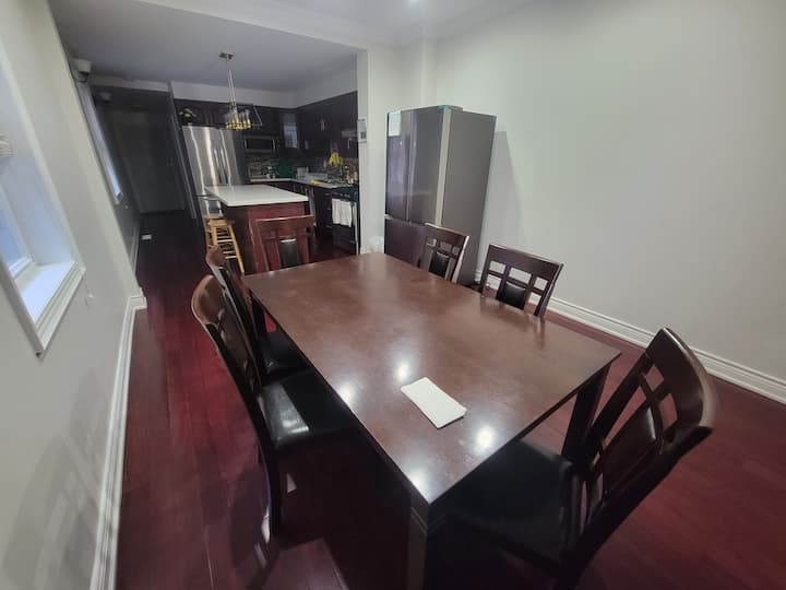 6bed3bath Entire House In Downtown Bathurst/dundas - Toronto