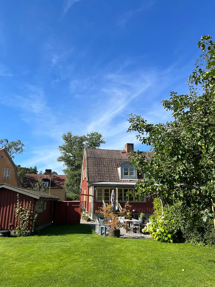Familjehus Med Stor Trädgård Nära Stockholm City - Stockholm