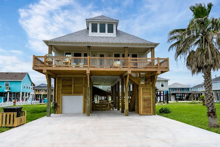 Sleeps 24 | Family Friendly | 3 Min Walk To Beach - Crystal Beach, TX
