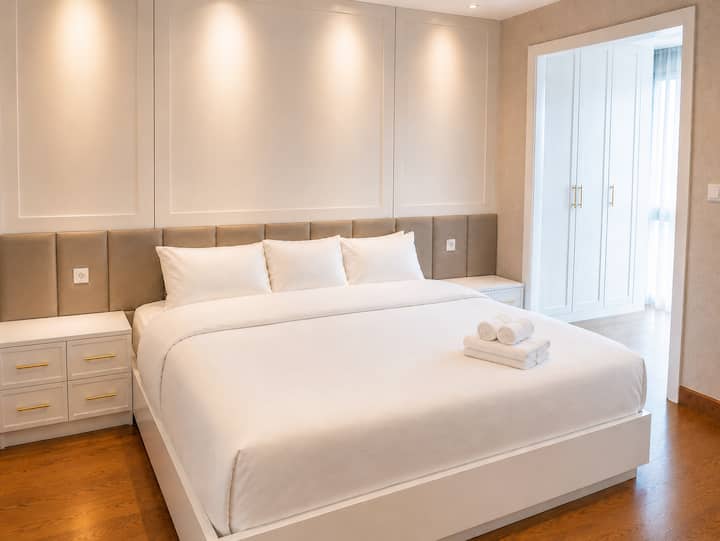 Spacious Modern 2br Reiz Condo City Center - Medan
