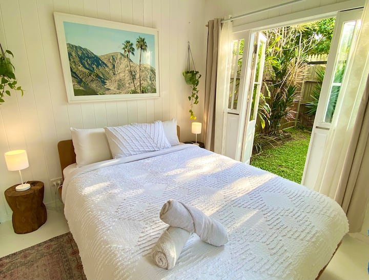Cosy Cabin With Private Garden - Walk To Town - Byron Bay