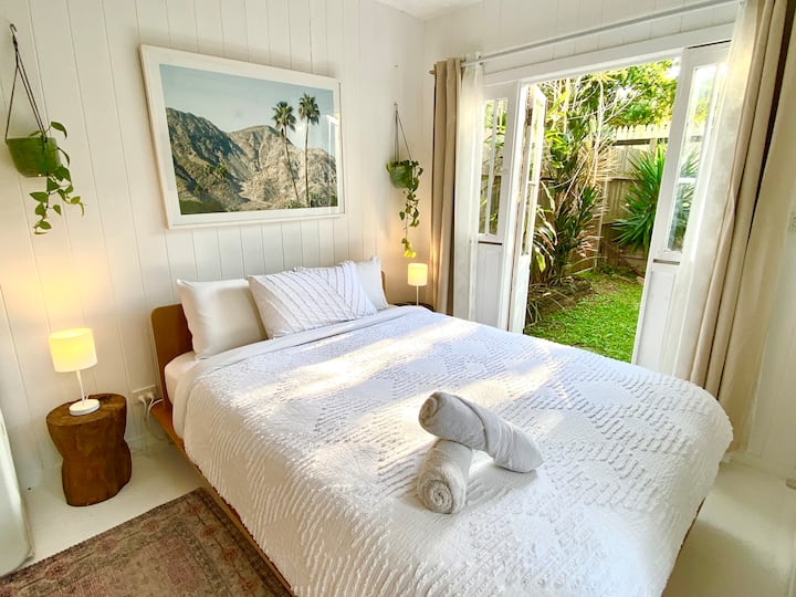 Cosy Cabin With Private Garden - Walk To Town - Byron Bay