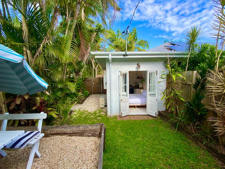 Cosy Cabin With Private Garden - Walk To Town - Byron Bay