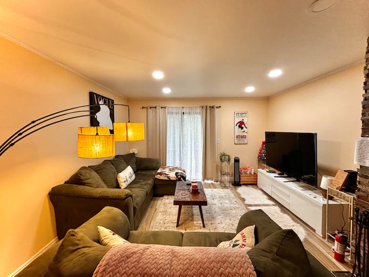 Lavish Skiing Condo With Fireplace Steps To Slopes - Hunter Mountain