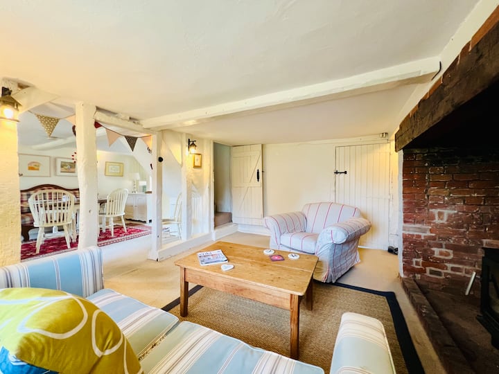 Bright Seaside Cottage With Views Over The Estuary - West Mersea