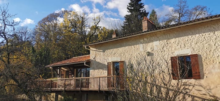 Charmante Maison En Pierre Surplombant La Rivière. - Aubeterre-sur-Dronne