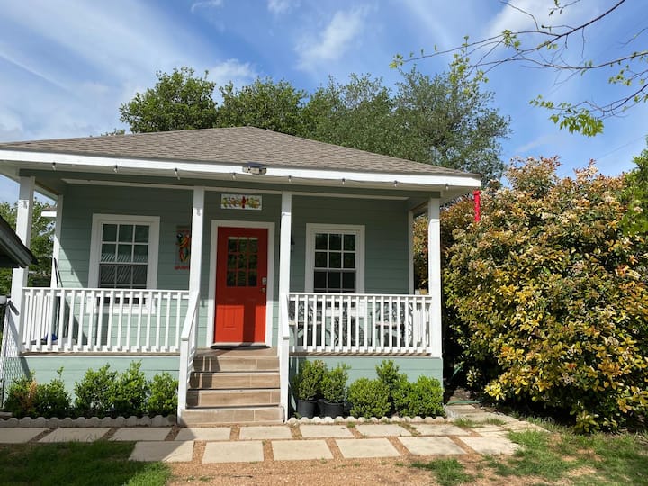The Birdhouse In The Heart Of Terrell Heights - San Antonio, TX