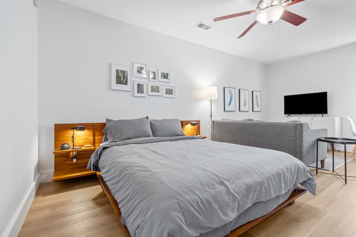 Modern Studio | Hip Area - Austin