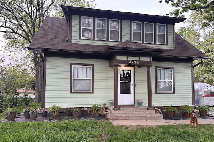 Darling Bungalow For Adult Stay - Kansas City