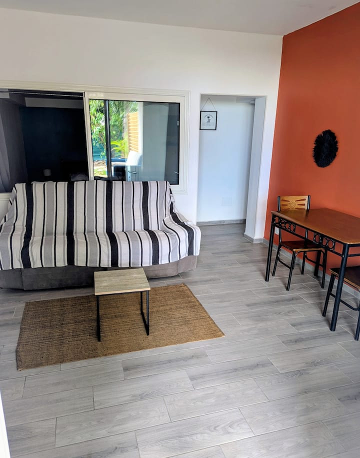 T2 Proche De Toutes Commodités En Rez-de-jardin - La Réunion