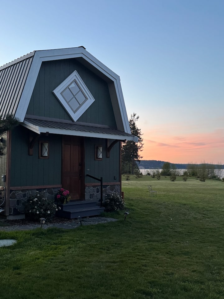 Waterfront Cottage With Eagles & Highland Cows - Whidbey Island, WA