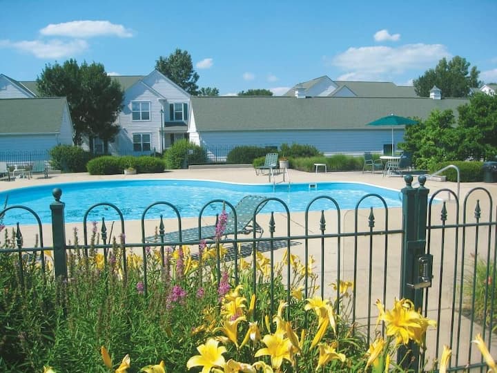 Nice Condo On Nature Preserve - Dublin, OH