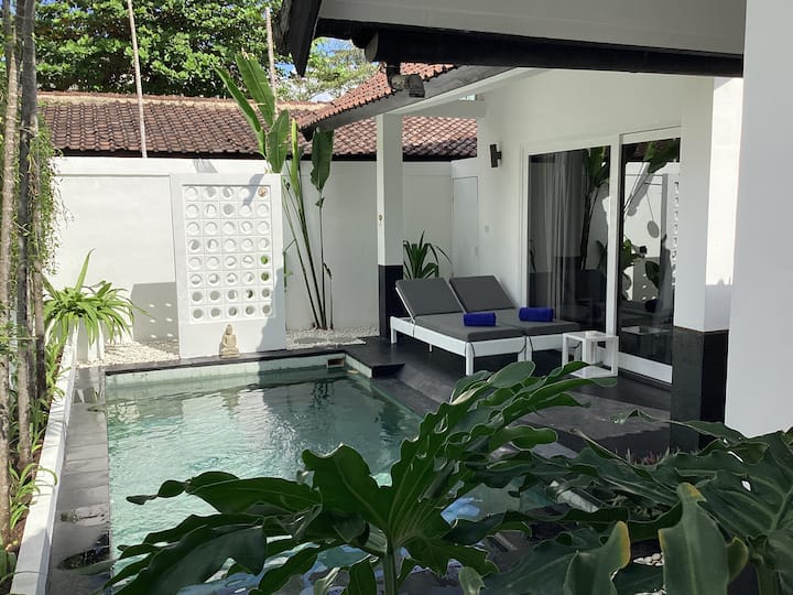 Large Villa Beach-side Seminyak Near Potato Head - Bali