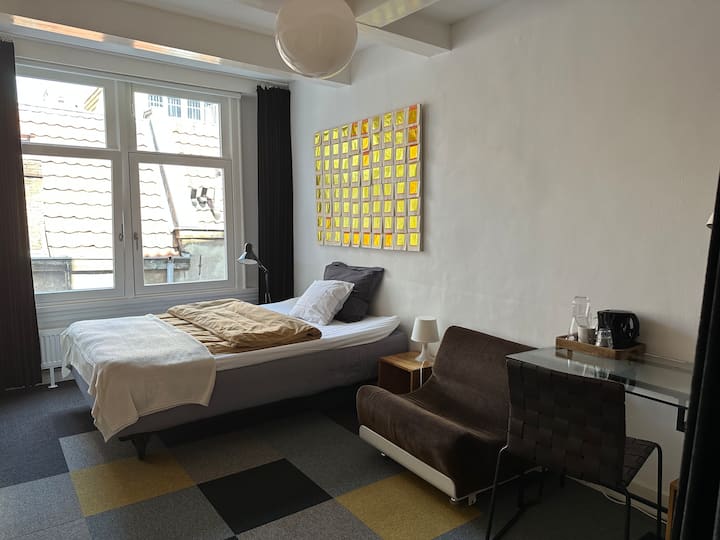 151 Superlocated Canalhouse Room, Private Bathroom - Amsterdam