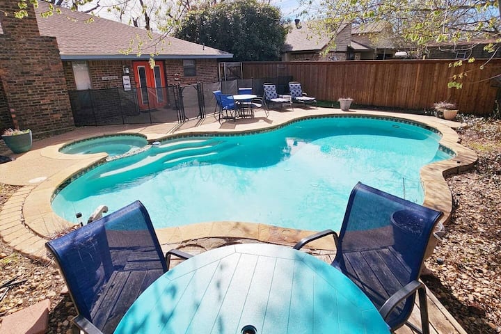 Rustic Modern Escape | Pool, Theater & Pets - Lewisville