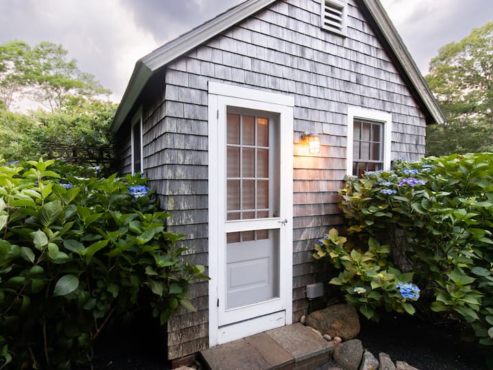 West Chop Cottage + Beach Access - Oak Bluffs, MA