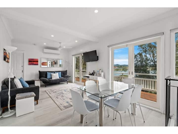 Sunset Cottage 2br 1bath Water Views - Gosford