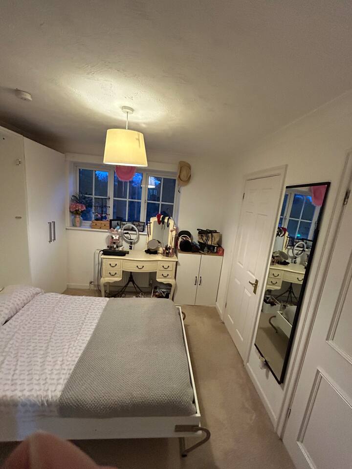 Large Double En-suite - Petersfield