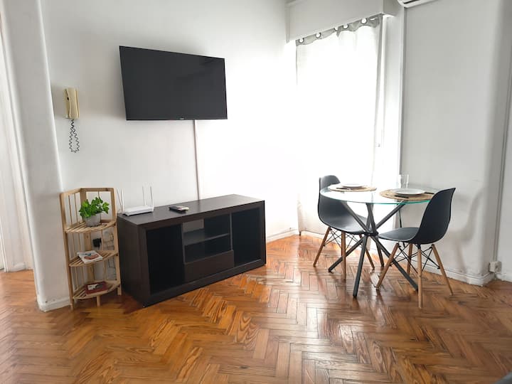 Tu Refugio Centrico, En Casco Antiguo. - Montevideo