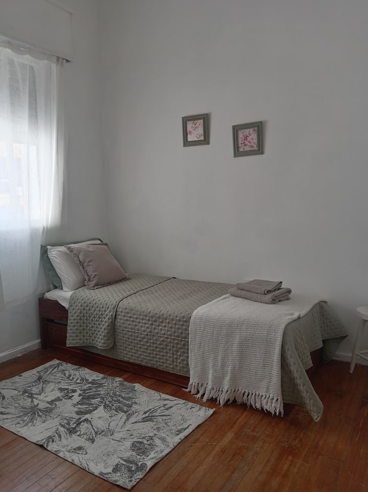 Tu Refugio Centrico, En Casco Antiguo. - Montevideo