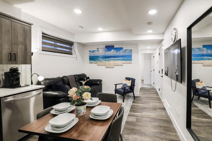 Modern 2 Bed Bsmt Suite With Wifi, Disney &Netflix - Edmonton, Canada