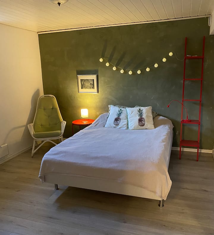 Sollentuna- Cozy Own Basement With Parking. - Täby