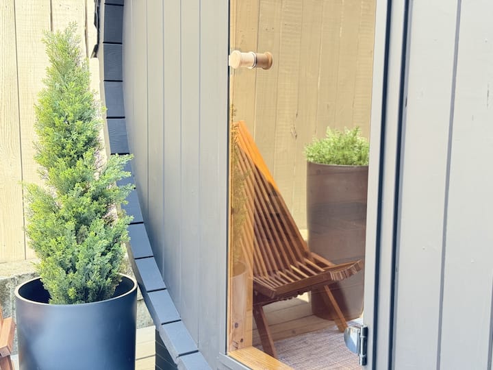 Fun Designer Space With Patio + Traditional Sauna! - Pittsburgh, PA