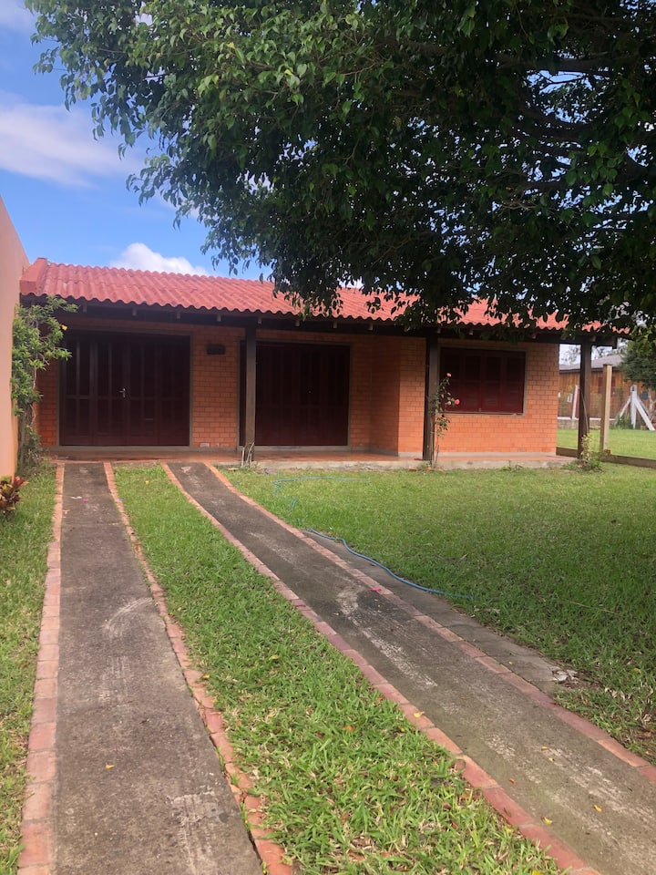 Casa Com Uma Bela Sombra - Tramandaí