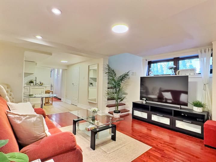 Homey Family Residence L Private Terrace L Parking - Montreal