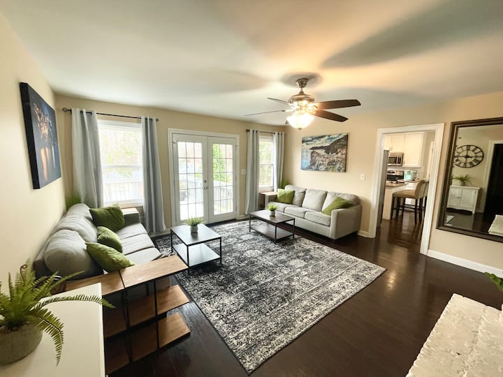 Large Home, 7 Tvs, 2 Living Rooms, King Beds - Harrisburg, NC