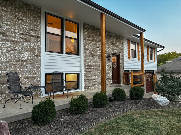 Cozy 3br W/ Pool, Fire Pit, Near Kc Stadiums & Fun - Longview Lake, MO