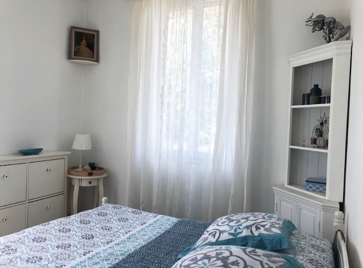 T2 Lumineux à 8 Min Des Plages - Toulon