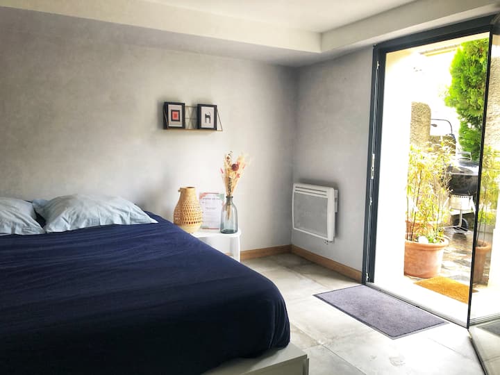 Studette Avec Terrasse Indépendante Dans Maison - Avignon